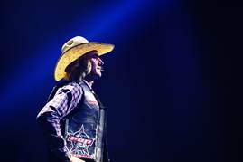 YOUNG GUN AARON KLEIER CROWNED 2018 PBR NATIONAL CHAMPION - Adventure Mag